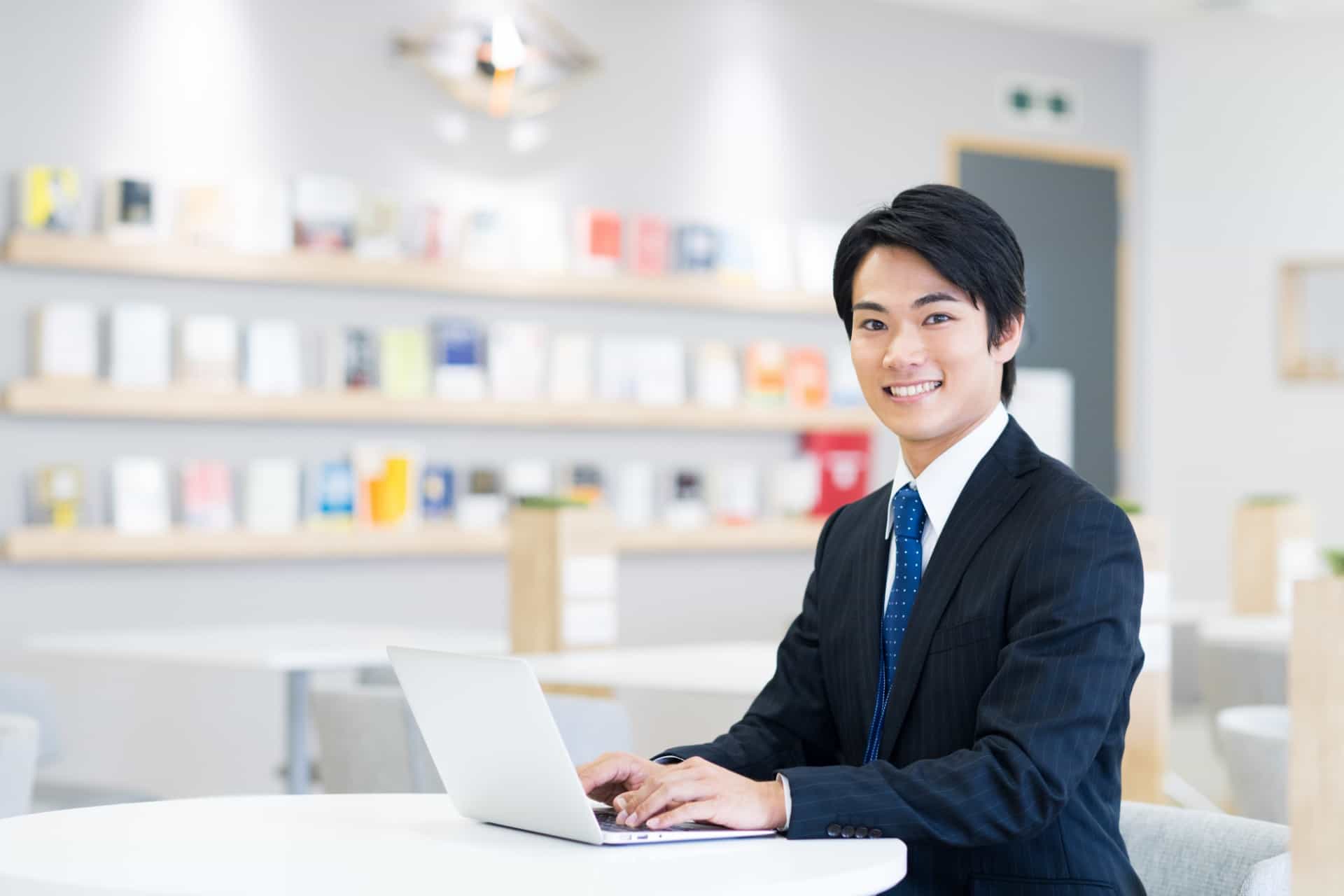 パソコンスキル基礎研修【基本操作方法と活用スキルを磨く】：明日使える社員研修ならリスキル